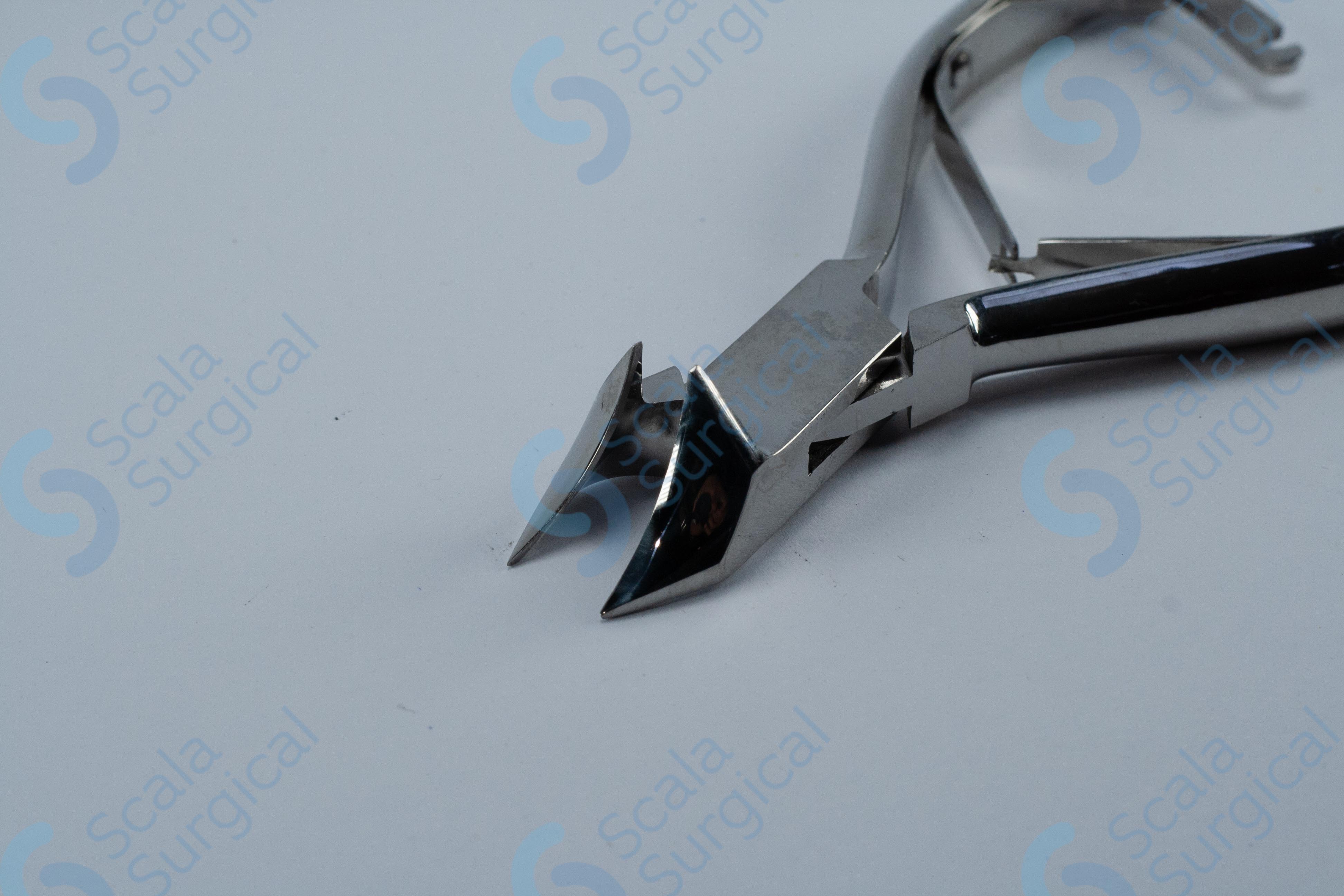 Nail Cutter Moon Shaped Blades with Lock (139.7mm) (5.5inch) – Scala ...