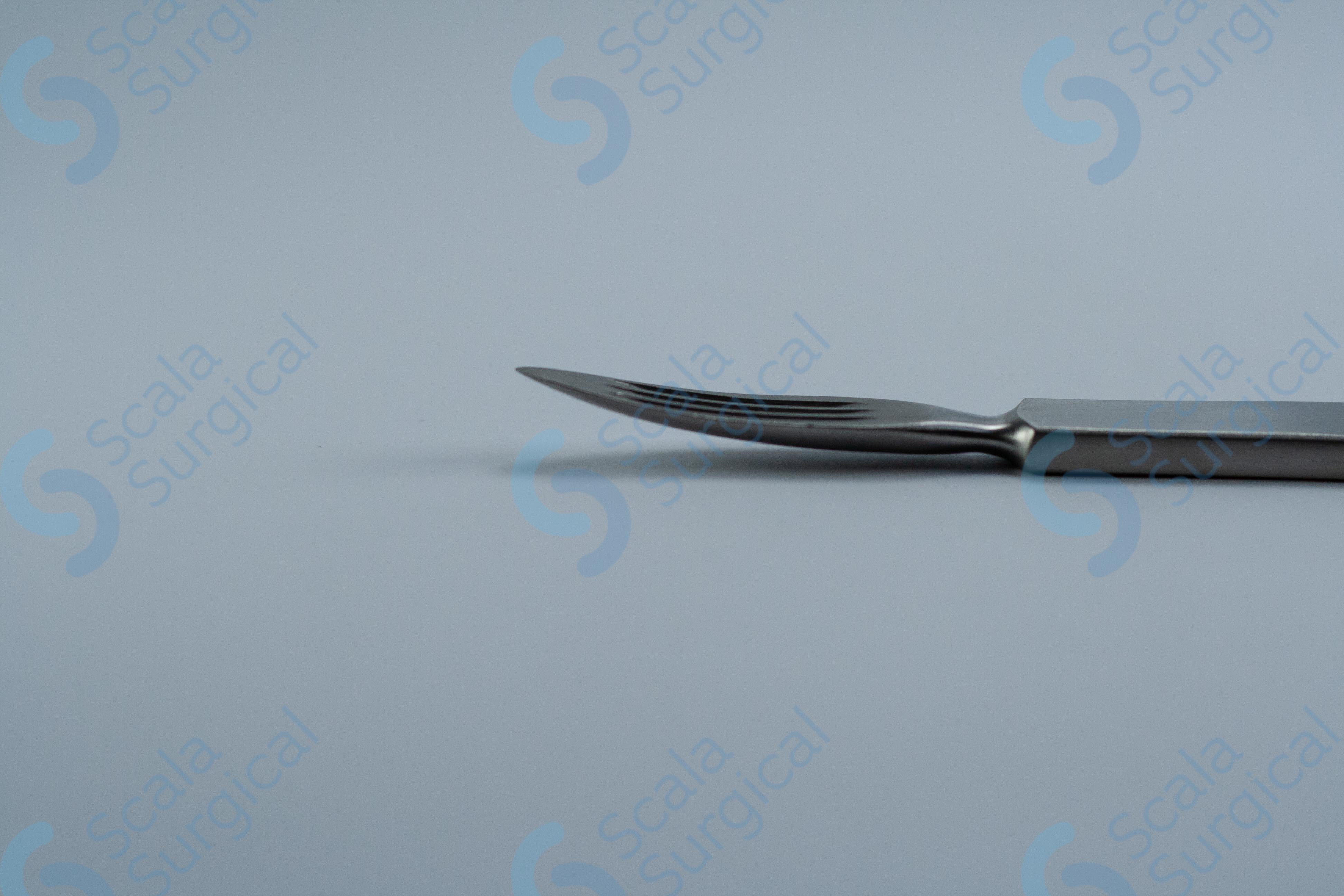 Kocher Thyroid Dissector Slight Curve without Eye – Scala Surgical Ltd
